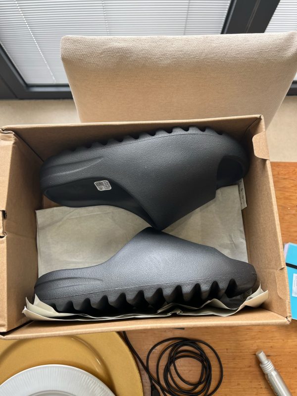 Yeezy Slides ‘Onyx’ REPS (Matte Upper) - Etkick Reps